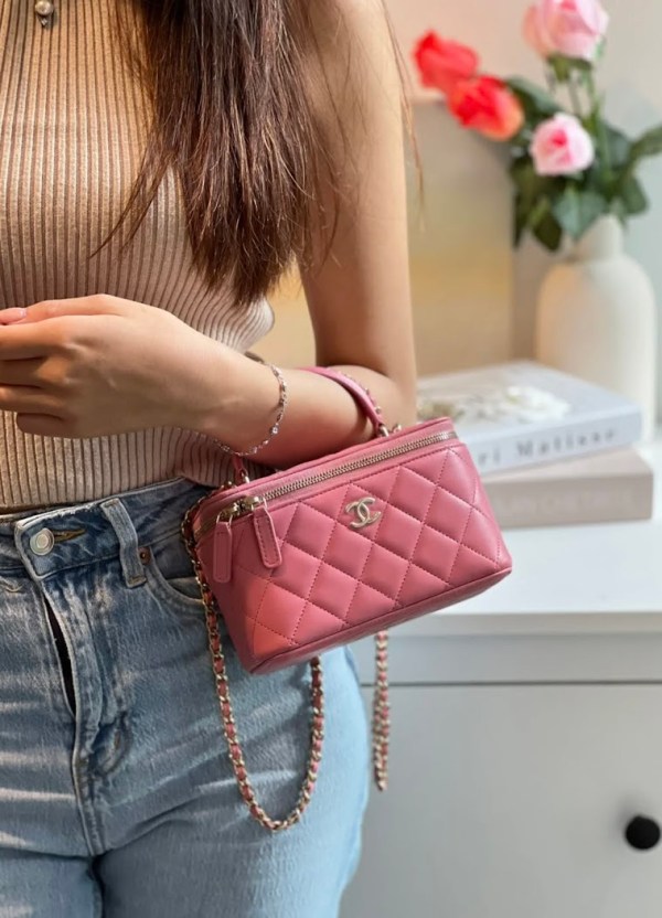 Chanel Vanity Cases: 2024 Complete Guide & Review To A Modern Classic ...